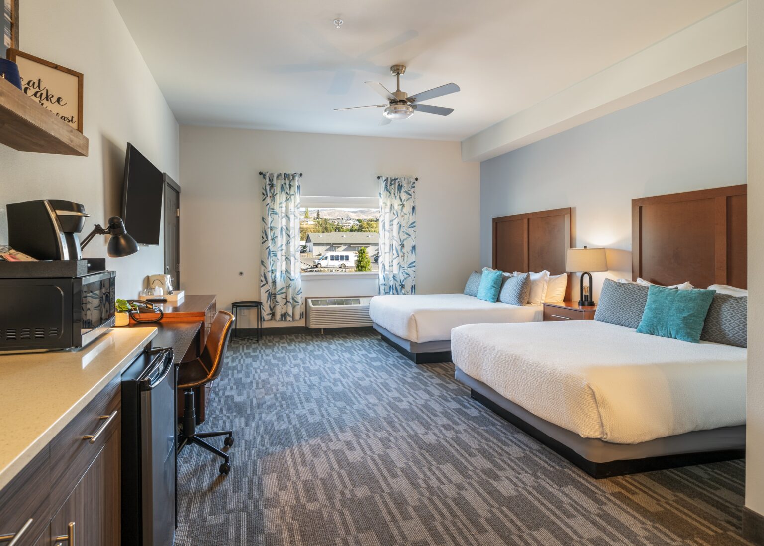 Rooms at The Lodge Lake Chelan in Manson and Chelan