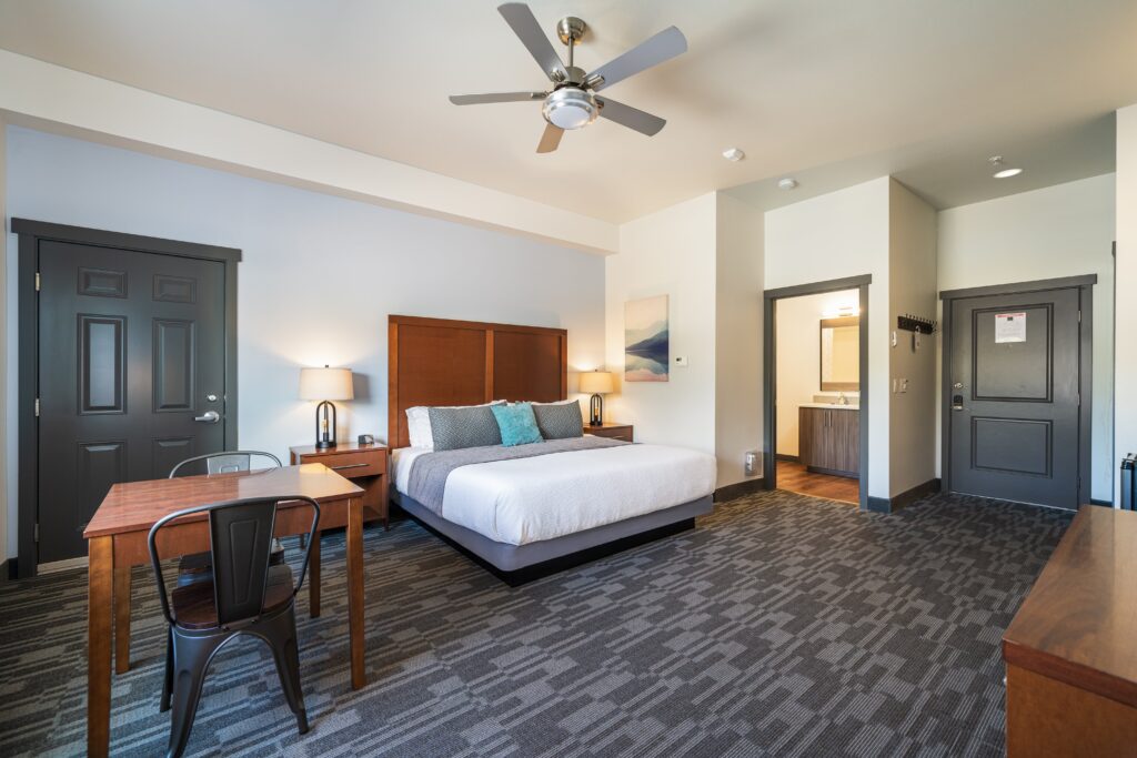 Rooms at The Lodge Lake Chelan in Manson and Chelan